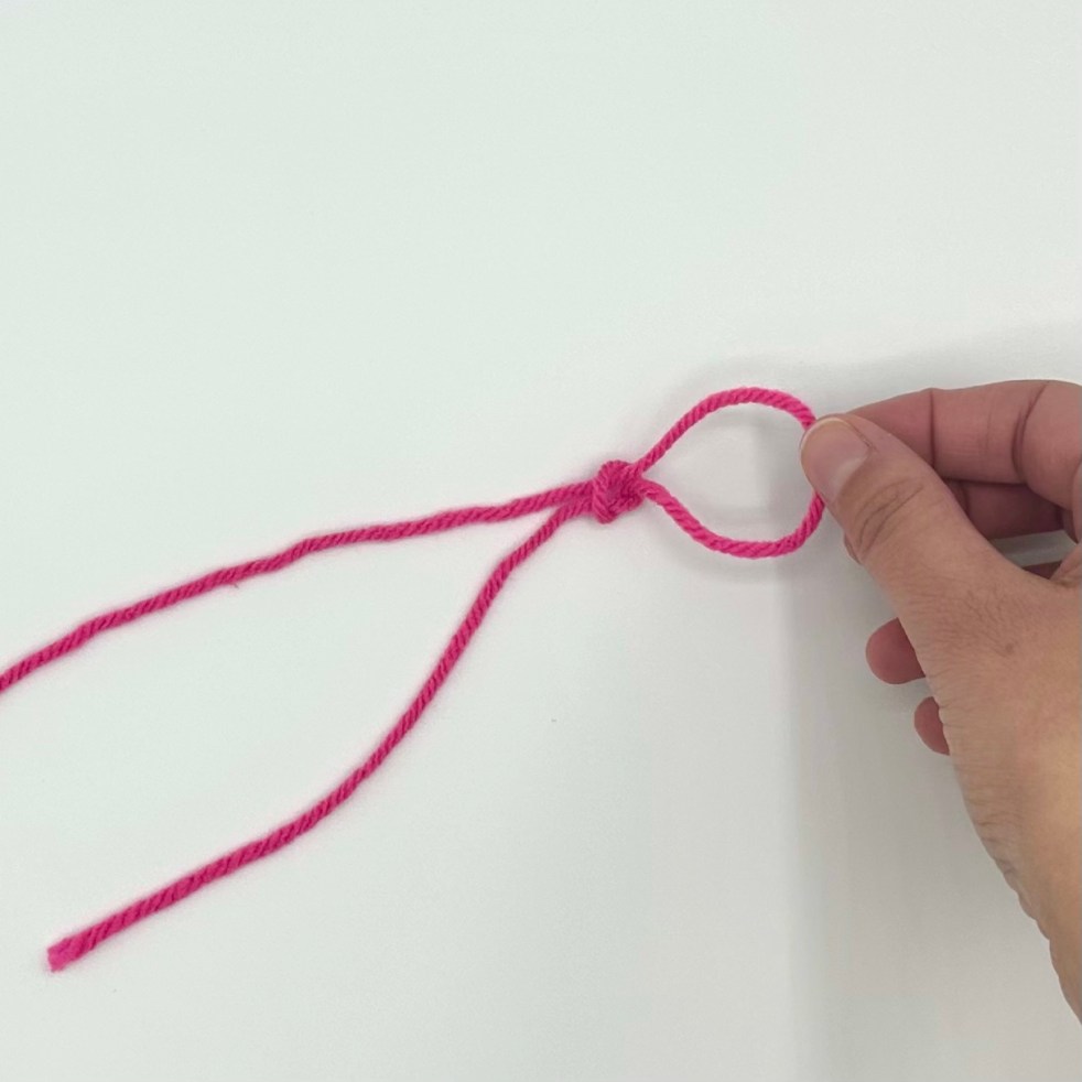 Beginner Crochet: How to Make a Slip Knot – StephieGCrafts