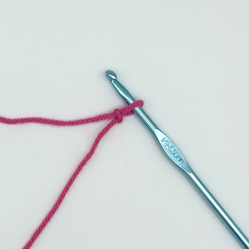 Beginner Crochet: How to Make a Slip Knot – StephieGCrafts